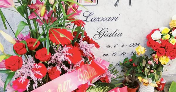 Riflessioni contro la violenza sulla tomba di Giulia - La Voce di Rovigo