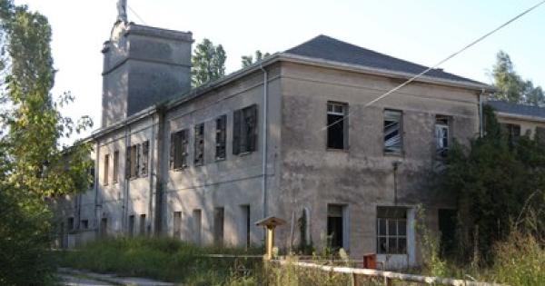 Tutti pazzi per l'ex manicomio andirivieni di ragazzini e curiosi ...