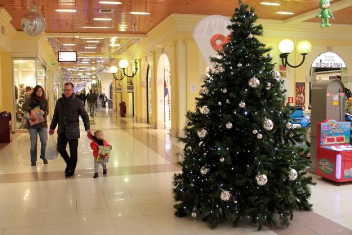 Centri commerciali, caccia all'ultimo regalo - Foto 1 di 14 - La Voce ...